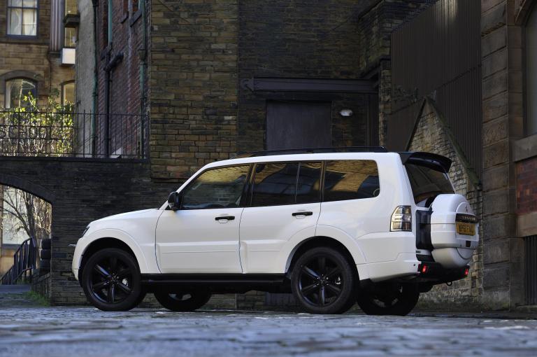 Mitsubishi Shogun Black SG4 3.2 DI-DC 4WD Road Test « Petroleum Vitae