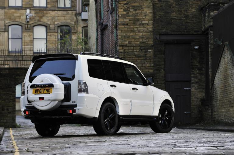 Mitsubishi Shogun Black SG4 3.2 DI-DC 4WD Road Test « Petroleum Vitae